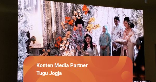 Erina Gudono Jalani Siraman dengan Air dari 7 Sumber | kumparan.com Erina Gudono Jalani Siraman dengan Air dari 7 Sumber | kumparan.com